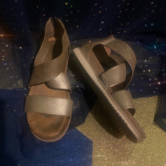 Eurosoft | Shoes | Eurosoft Gold Leather Shimmery Glam Gladiator ...